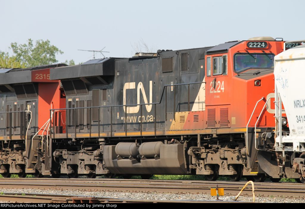 CN 2224